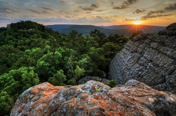 OZARK MOUNTAINS/OZARK Plateau in United States of America